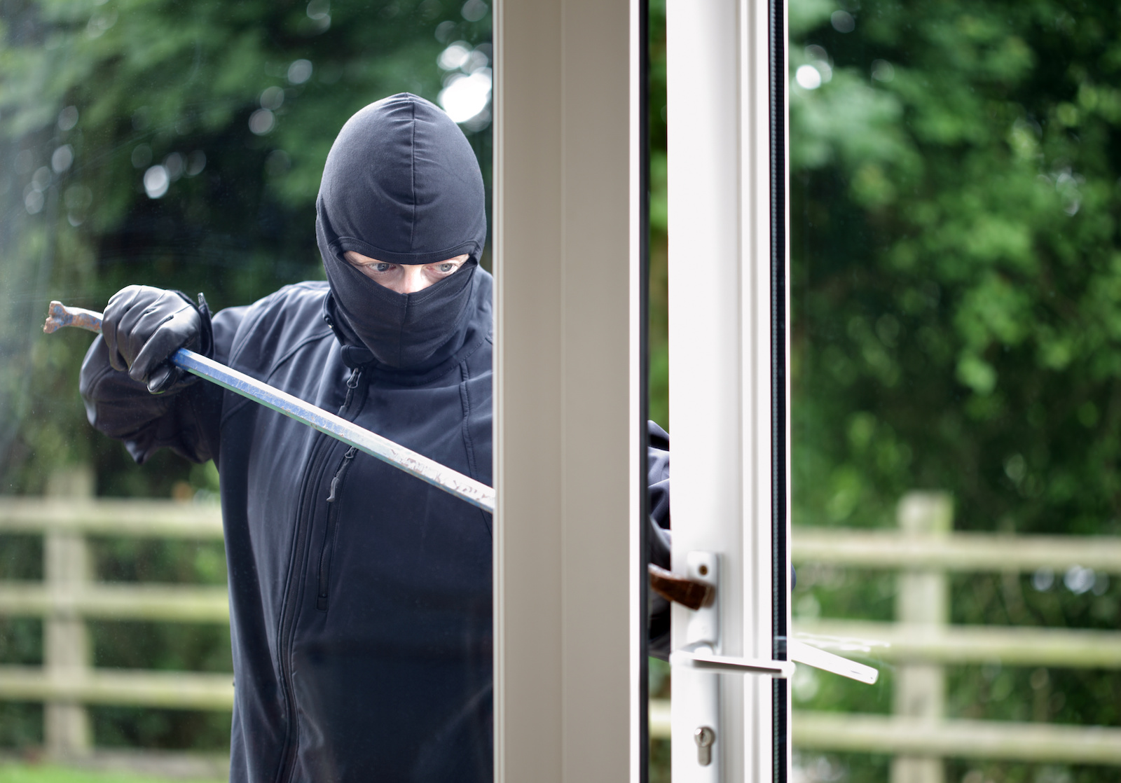 Robbery vs Burglary: The Difference | Smith Thompson Home Security